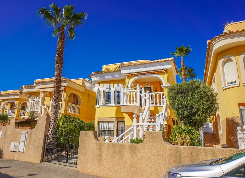 Independent villa with two separate self-contained apar